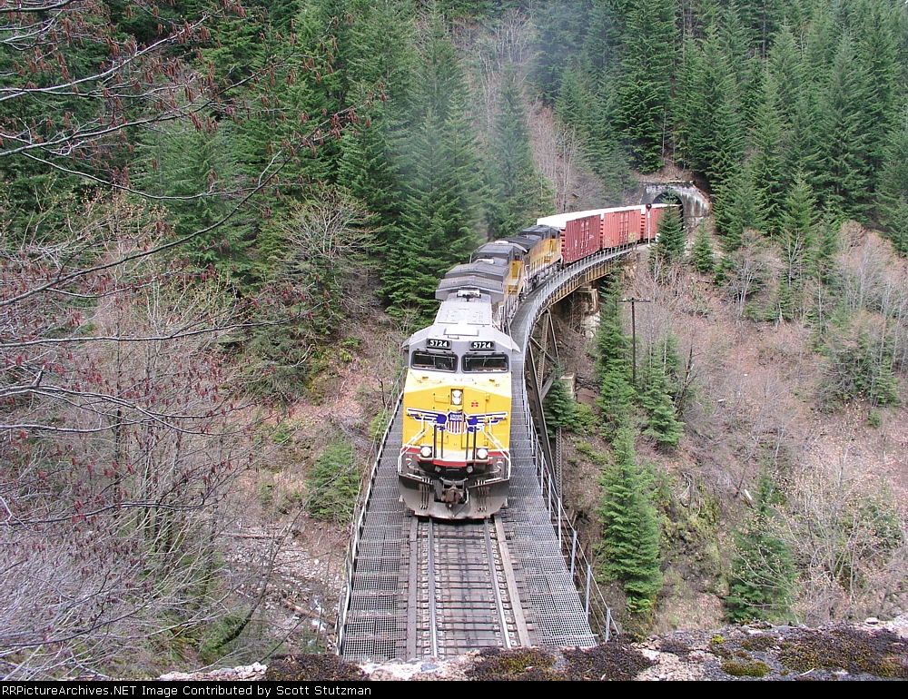 UP 5724 crosses Shady Creek bridge